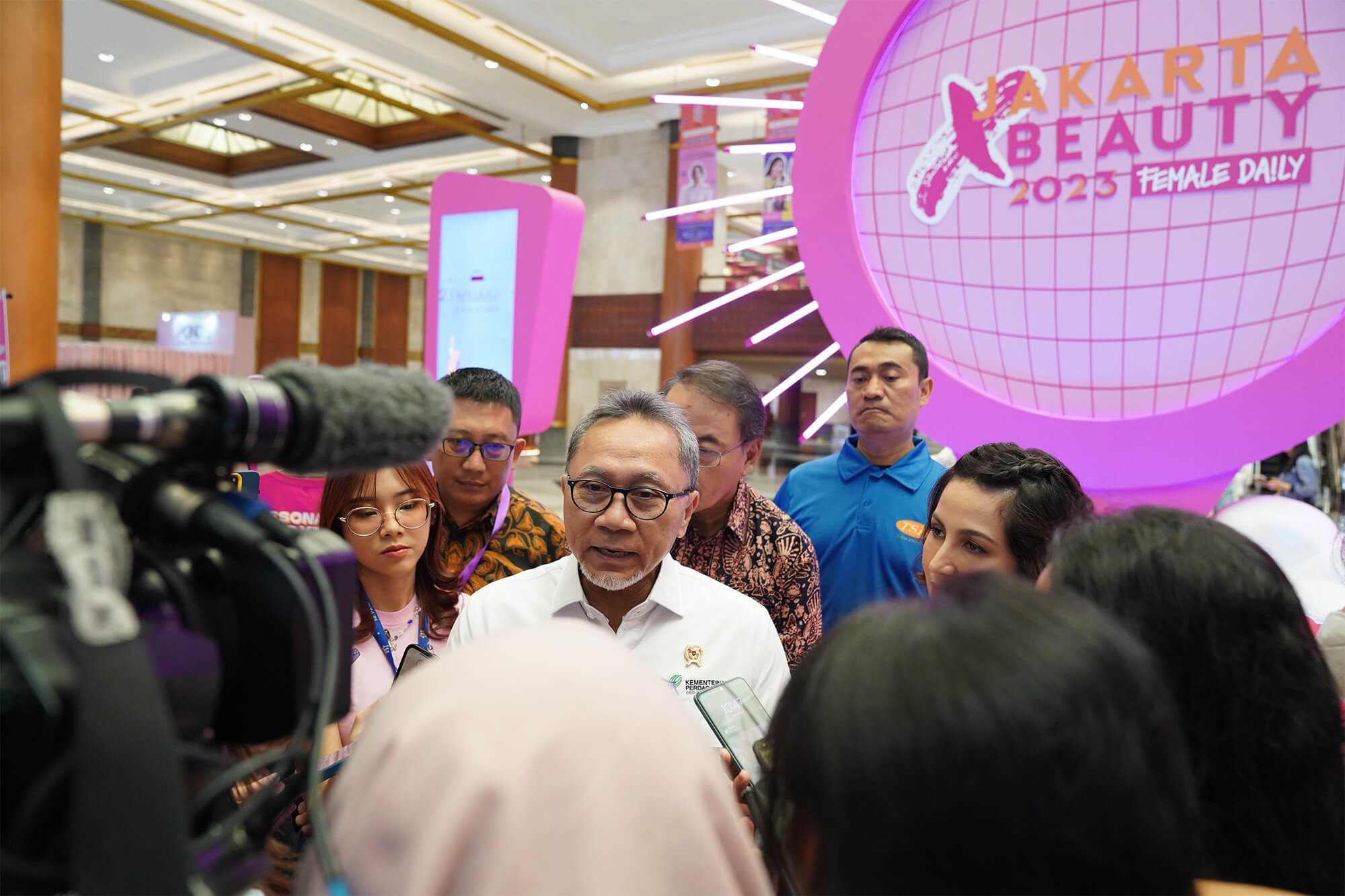 Pemerintah Lindungi Pelaku Usaha Dalam Negeri dari Serbuan Produk Luar ... Pemerintah Lindungi Pelaku Usaha Dalam Negeri dari Serbuan Produk Luar ...